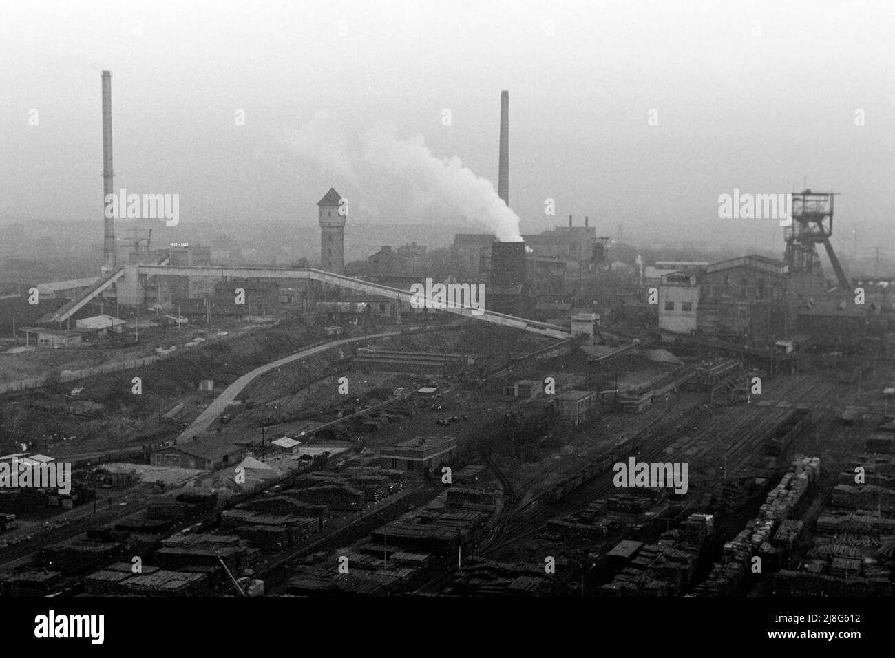 Blick auf Kattowitz, Woiwodschaft Schlesien, 1967. Vue de Katowice ...