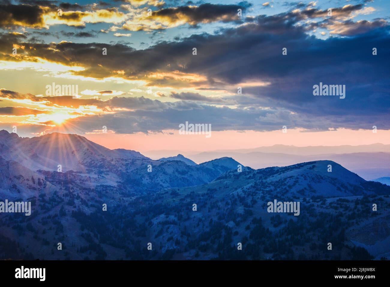 Le soleil se couche au-dessus du Mont Jefferson, le plus haut sommet de ...