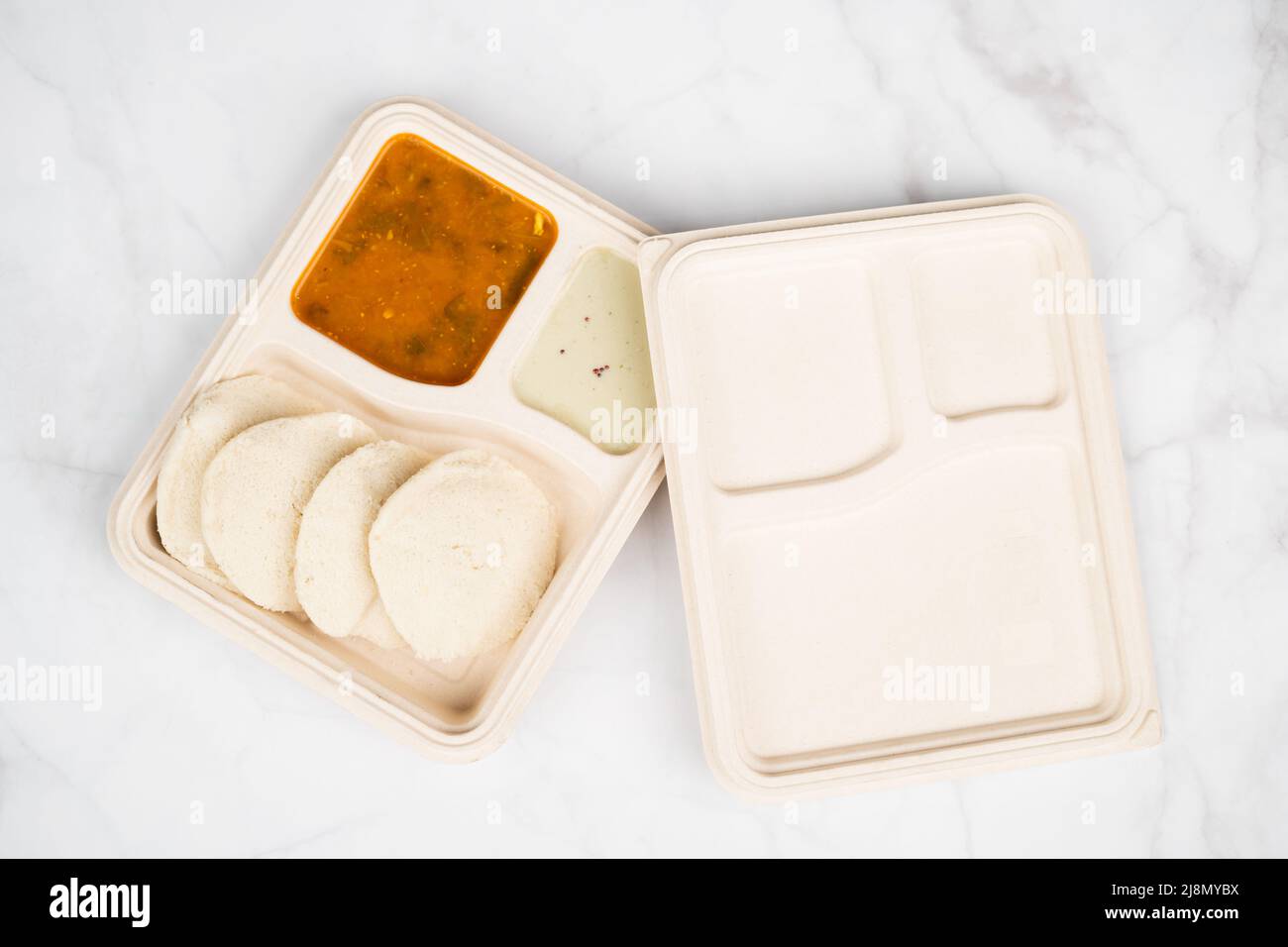 Aliments emballés dans des boîtes biodégradables réception ou échange ...