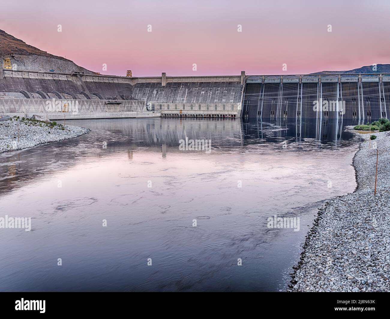 Déversoirs du barrage Banque de photographies et d’images à haute ...