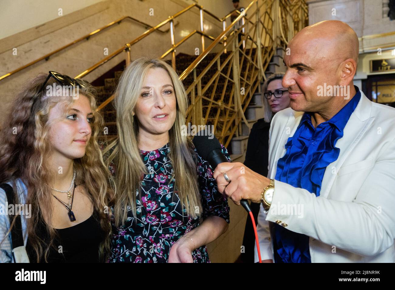 Simon showbiz brut Banque de photographies et d’images à haute ...