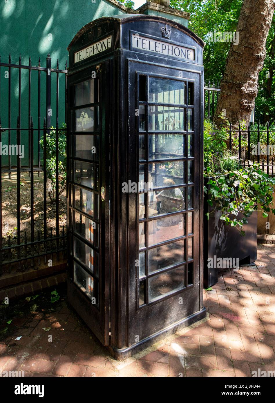 Black phone box Banque de photographies et d’images à haute résolution ...