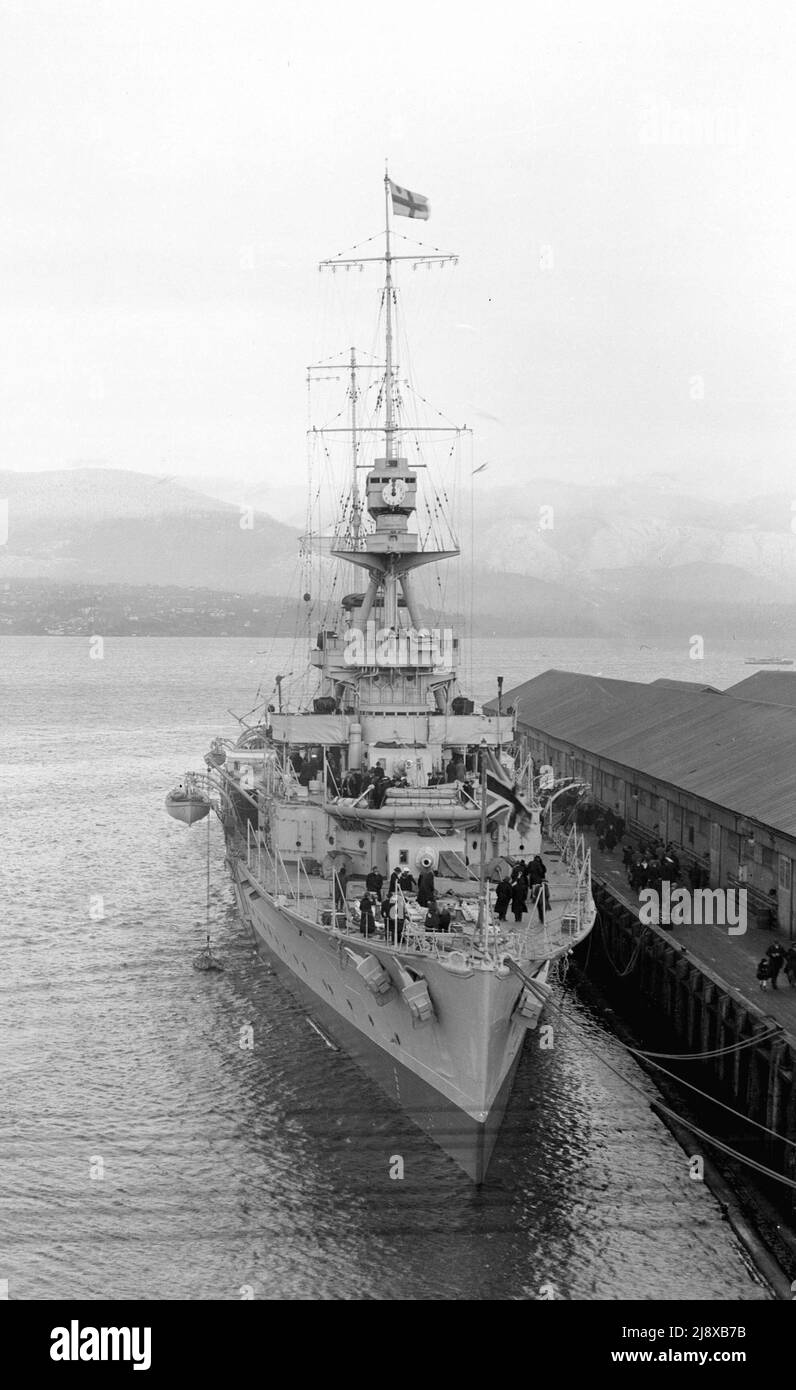 Hms raleigh Banque de photographies et d’images à haute résolution - Alamy