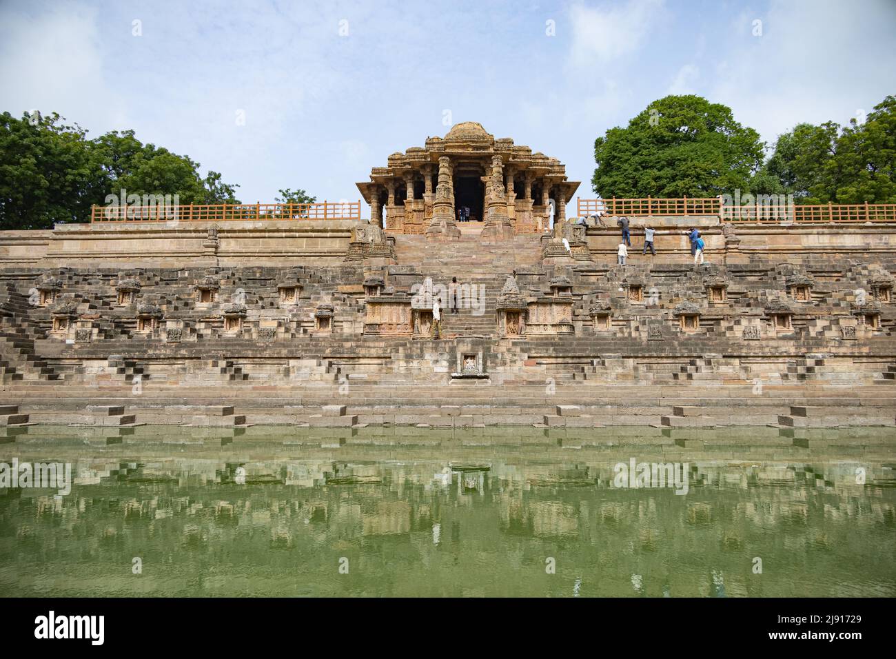 Le temple du soleil modhera Banque de photographies et d’images à haute ...