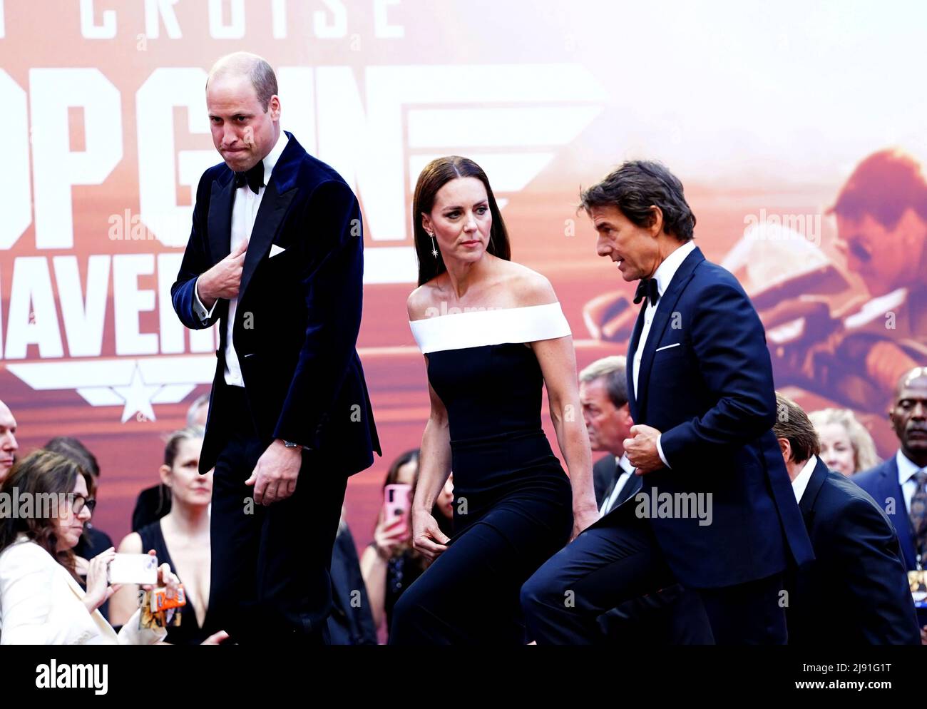 Le duc et la duchesse de Cambridge parlent à Tom Cruise tout en ...
