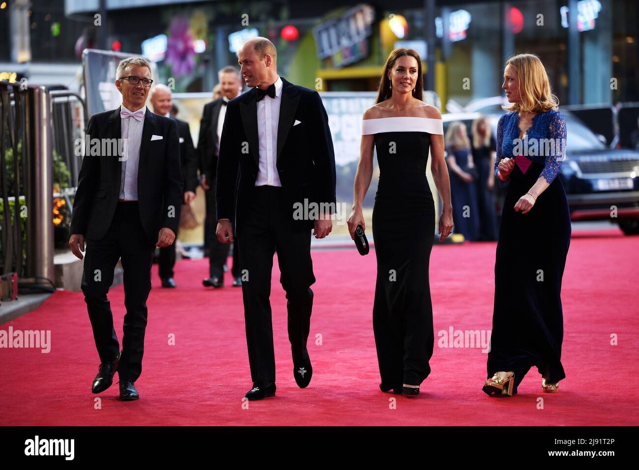 Le duc et la duchesse de Cambridge, accompagnés de Cameron Saunders (à ...