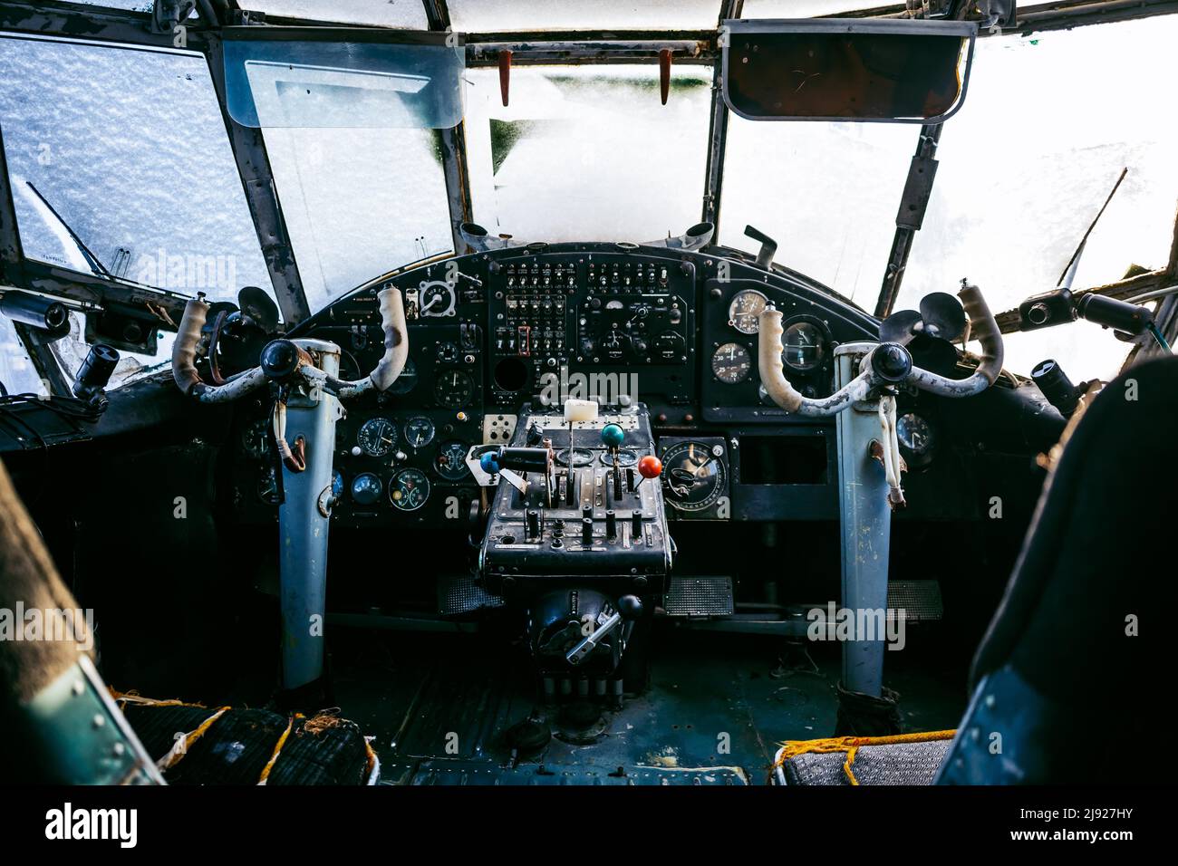 Cockpit antonov Banque de photographies et d’images à haute résolution ...