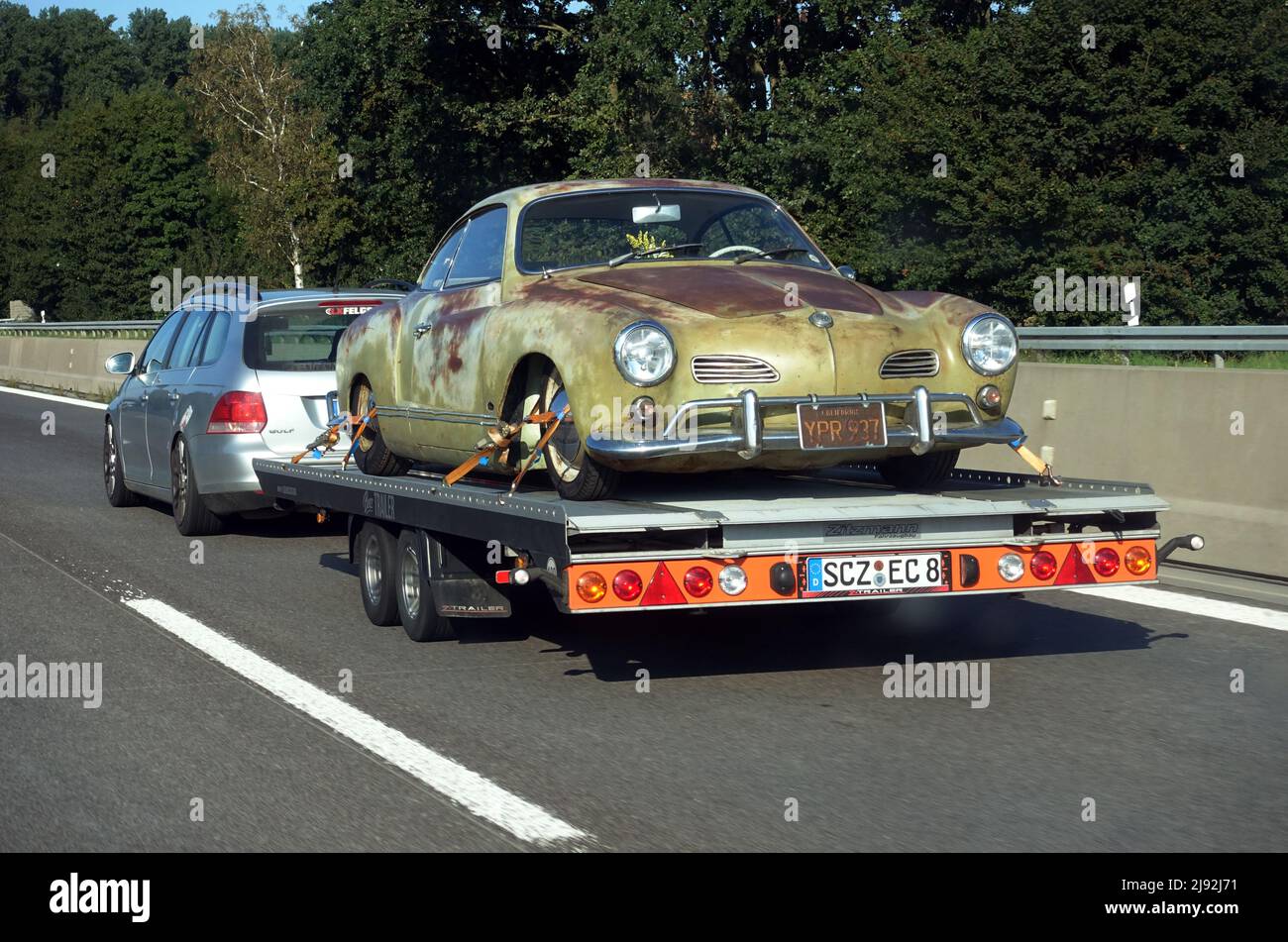 05.09.2021, Karlsruhe, Bade-Wurtemberg, Allemagne - Oldtimer VW Karmann ...