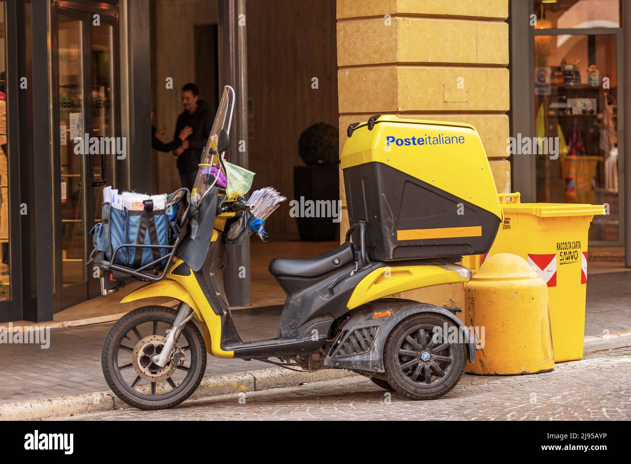 Bureau de poste courrier postal facteur moto Banque de photographies et ...