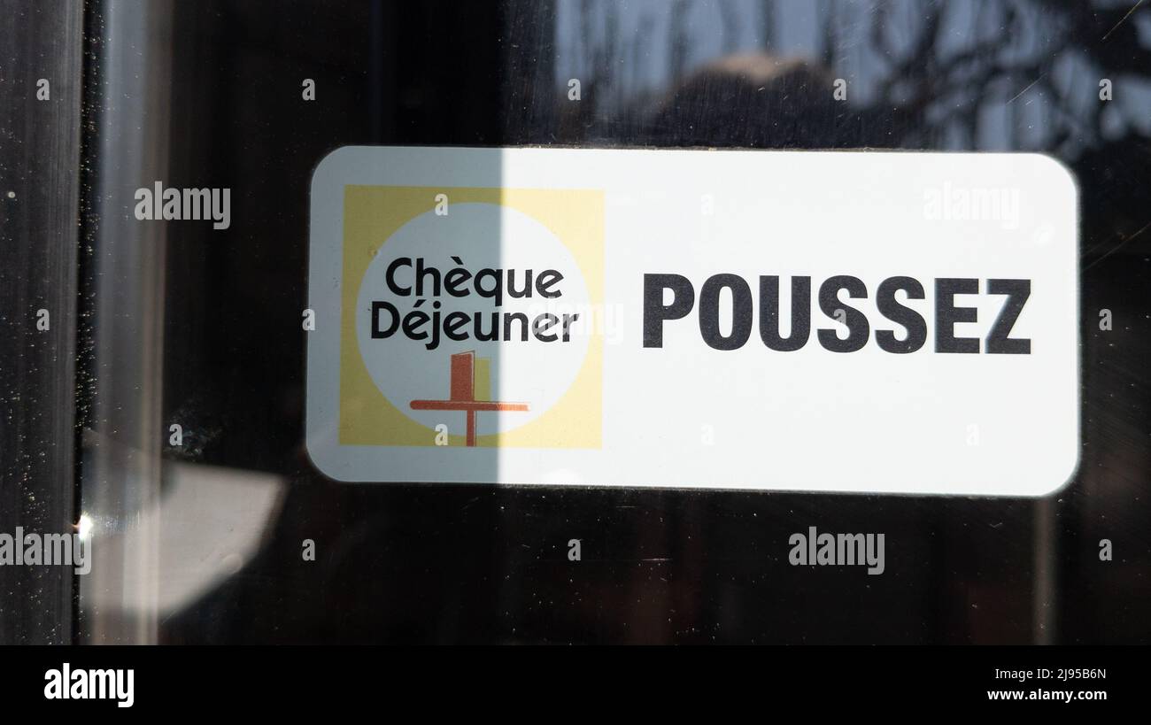 Bordeaux , Aquitaine France - 05 08 2022 : vérifier dejeuner poussez ...