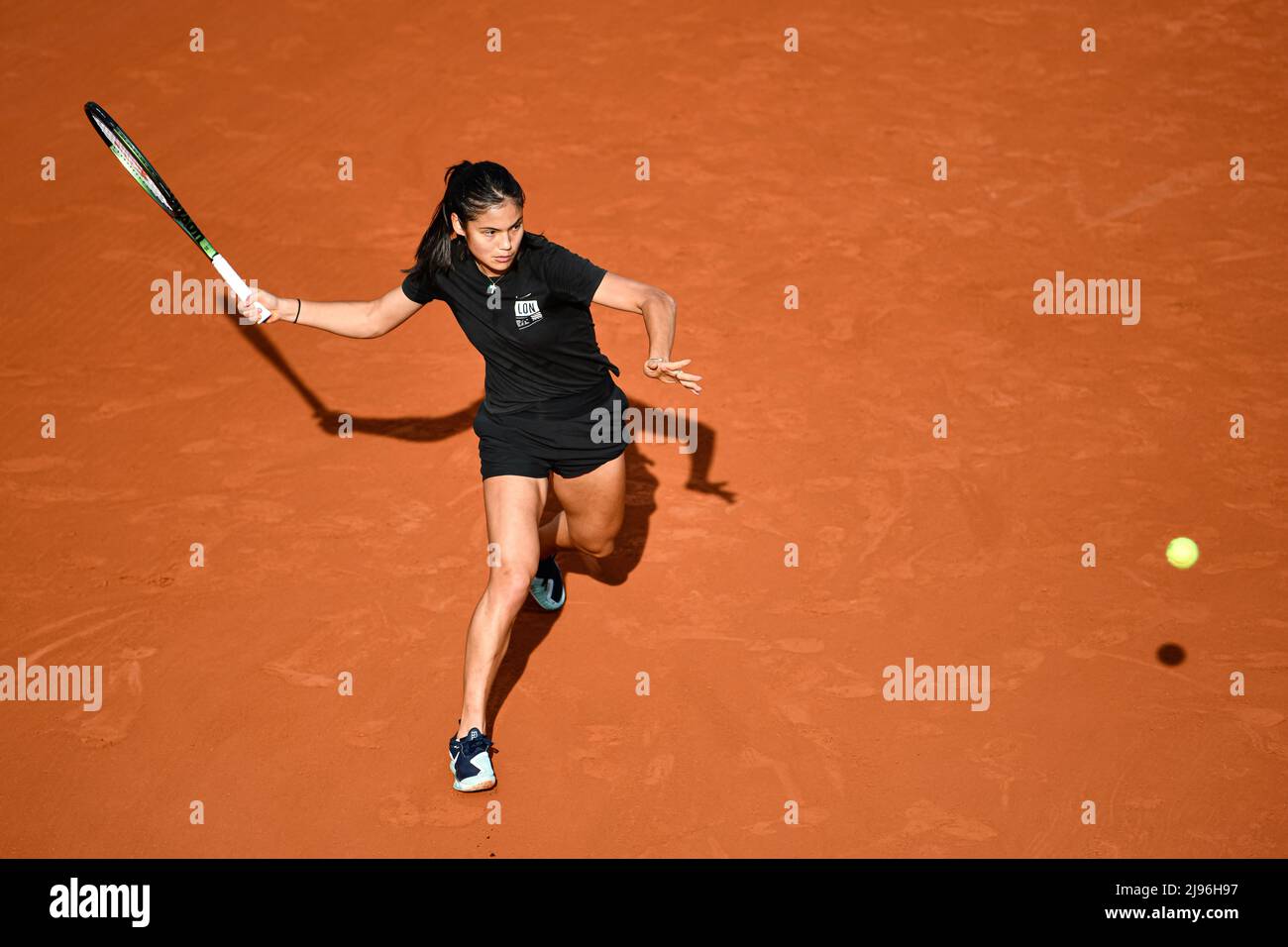 Emma Raducanu de Grande-Bretagne lors de l'Open de France (Roland ...