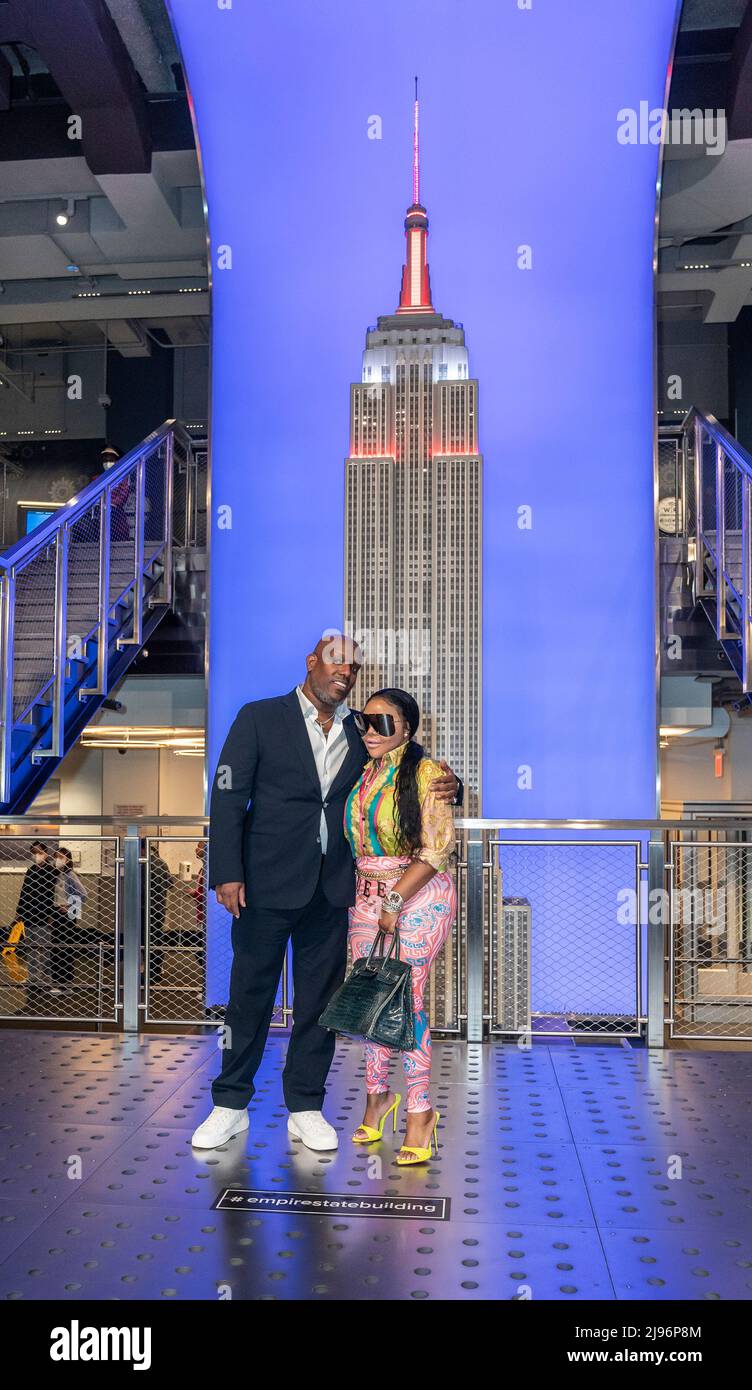 Wayne Barrow et Lil' Kim visitent l'Empire State Building à New York le ...