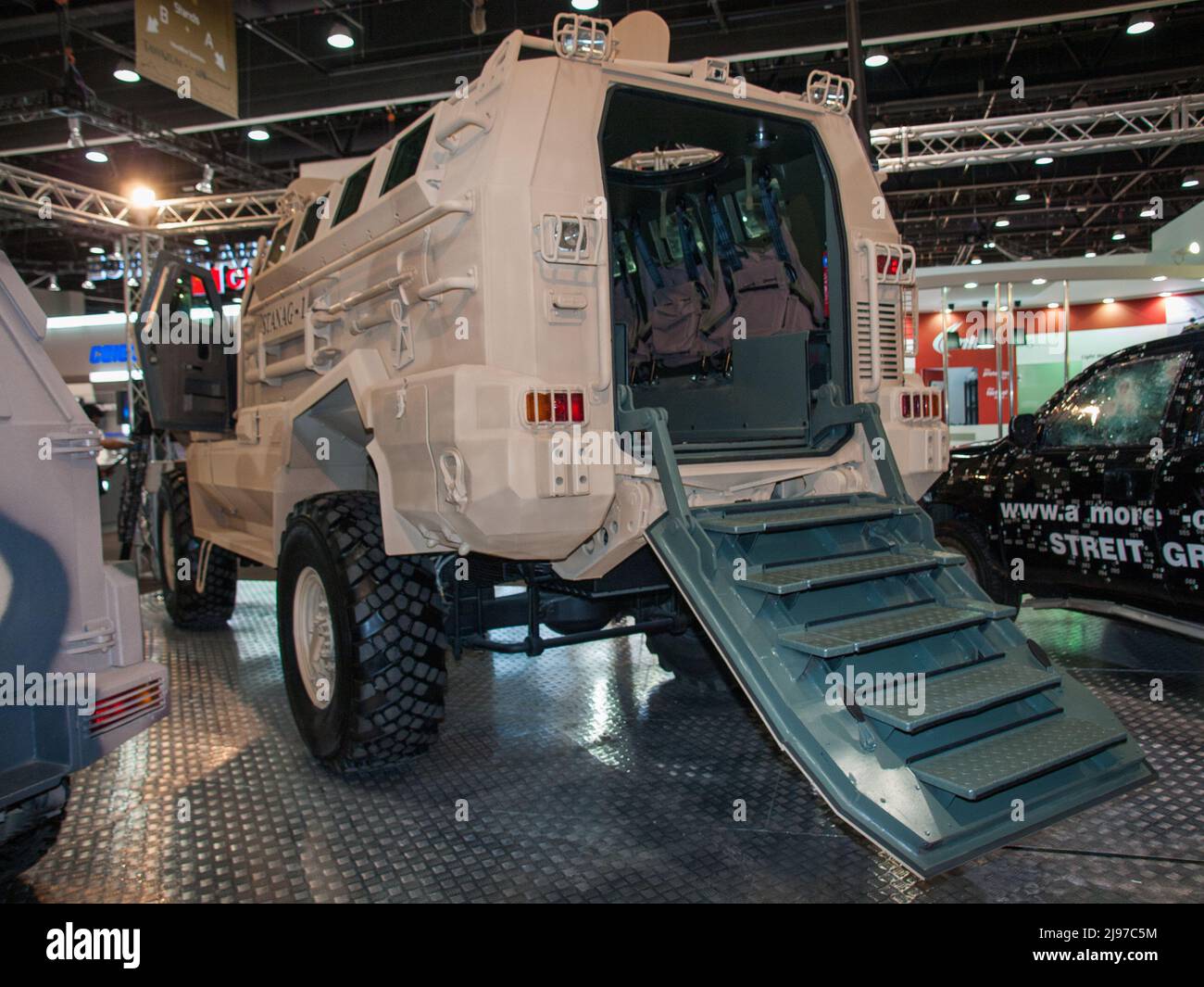 Mine resistant ambush protected armored vehicle Banque de photographies ...