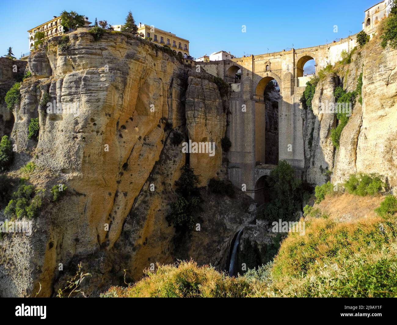 Pont de puente nuevo Banque de photographies et d’images à haute ...