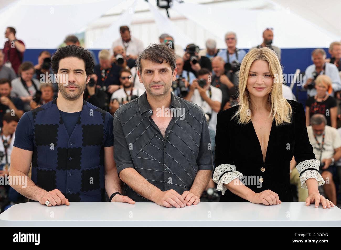Virginie Efira, Directrice Serge Bozon et Tahar Rahim participant au ...