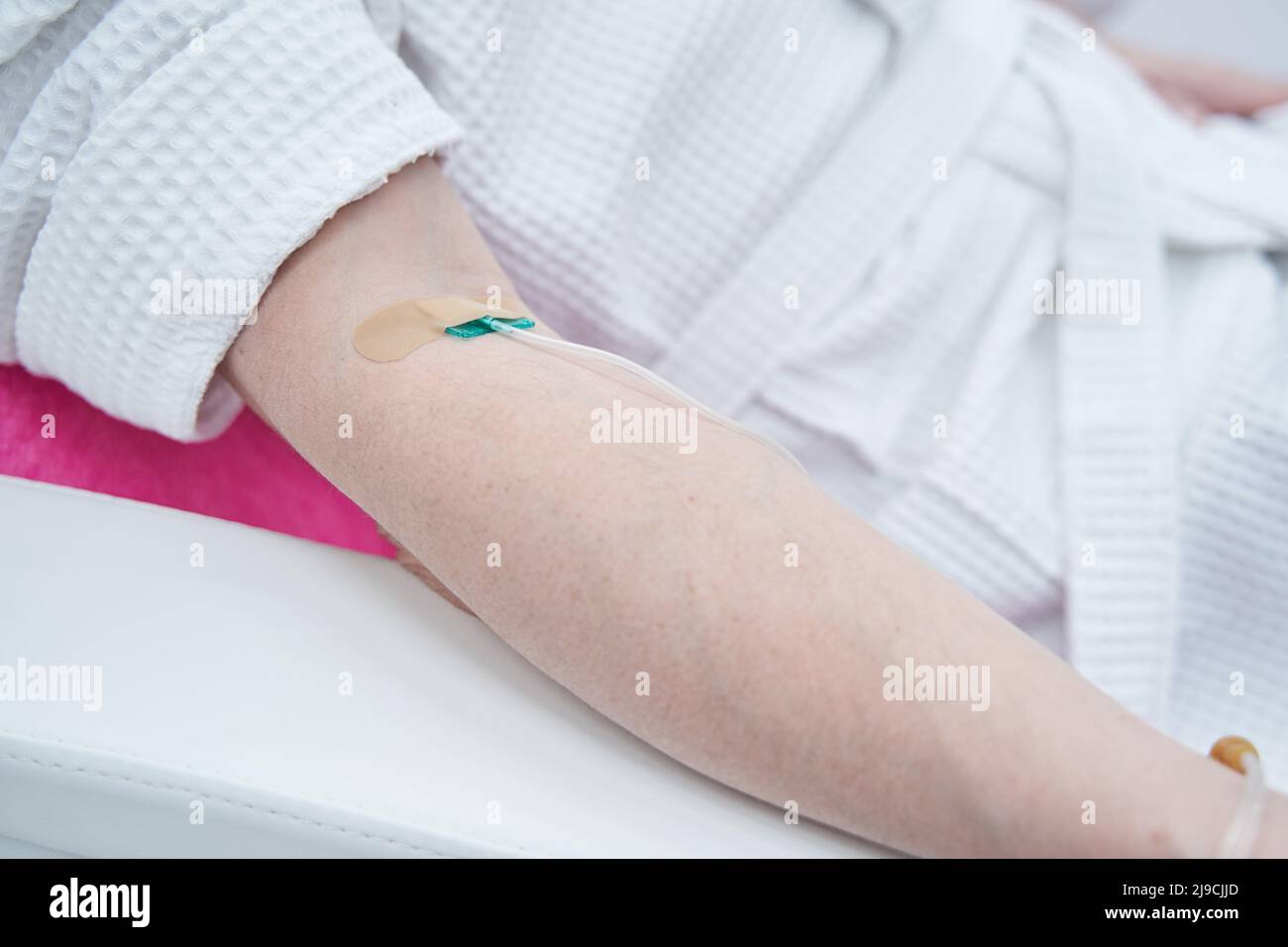 Par injection intraveineuse lente Banque de photographies et d’images à ...