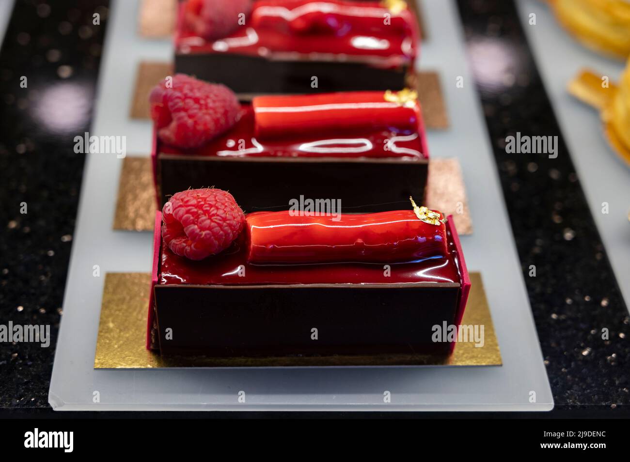 Desserts autrichiens, différents types de gâteaux au chocolat et aux ...