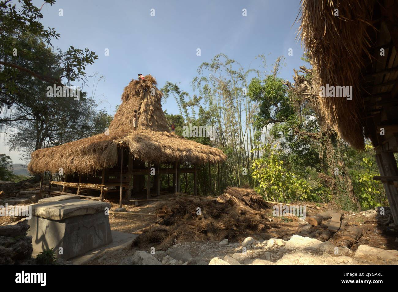 Une maison obtient de nouveaux écoutes sur son toit dans le village ...