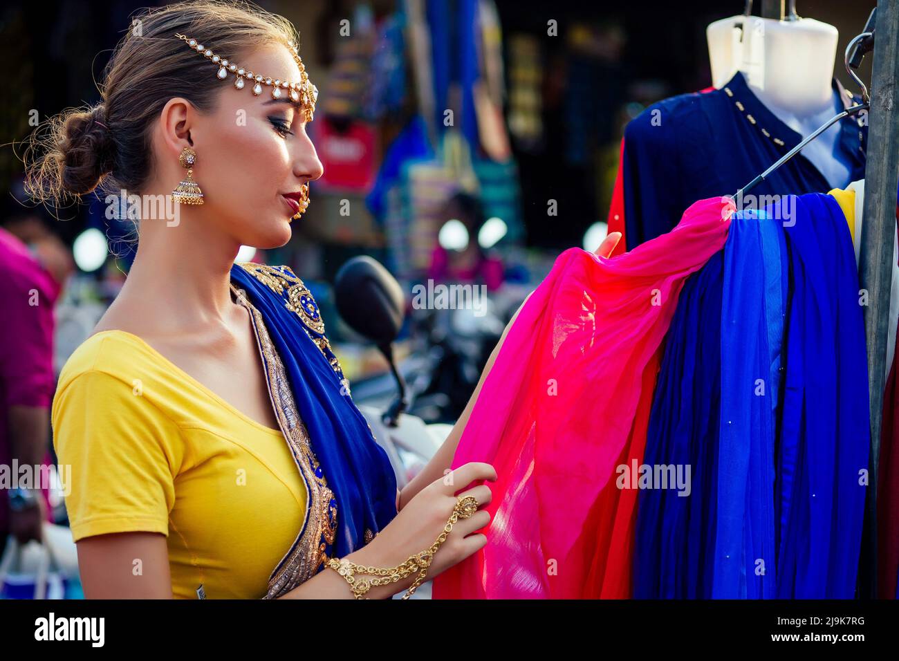 Muslim women craft Banque de photographies et d’images à haute ...