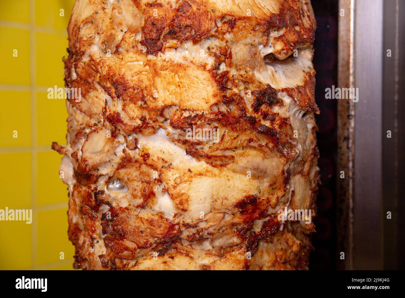 Cuisson de la viande de poulet shawarma grillé broché et activation de ...