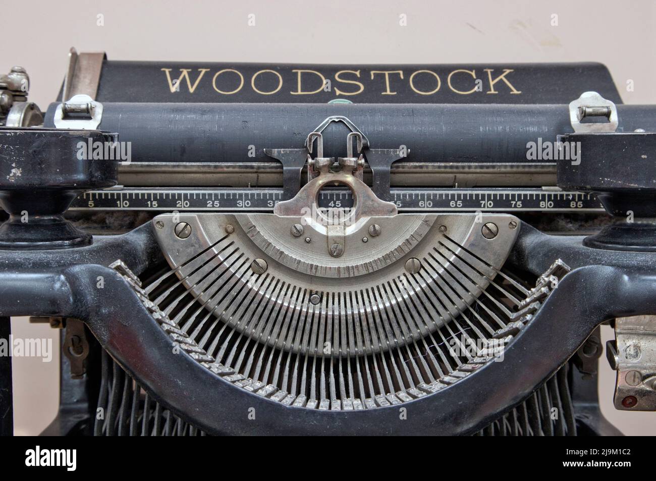 Ancienne machine à écrire Woodstock Photo Stock - Alamy Ancienne machine à écrire Woodstock Photo Stock - Alamy