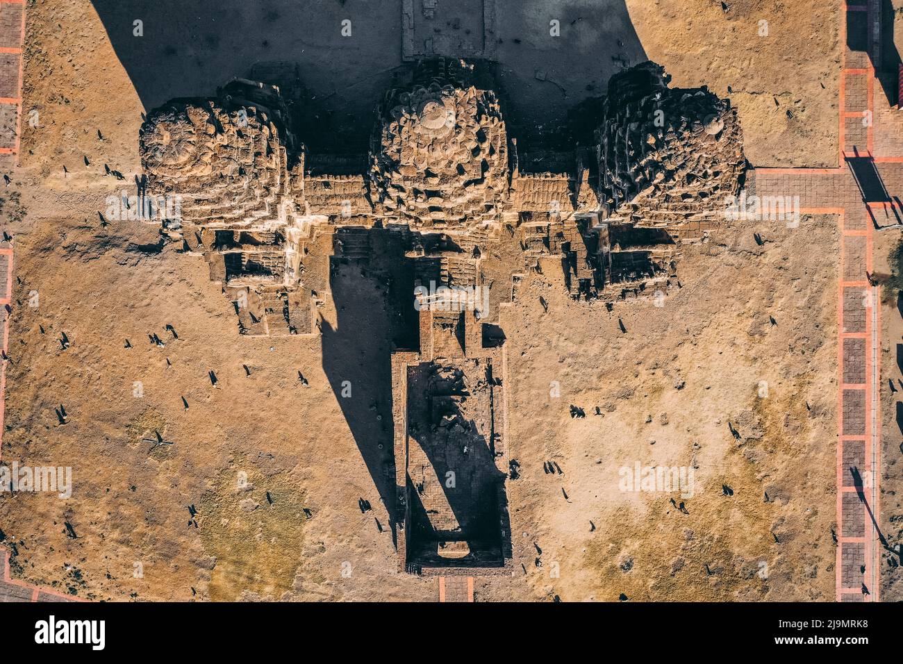 Vue aérienne de Pra Prang Sam Yod ou Phra Prang Sam Yot ruine temple ...