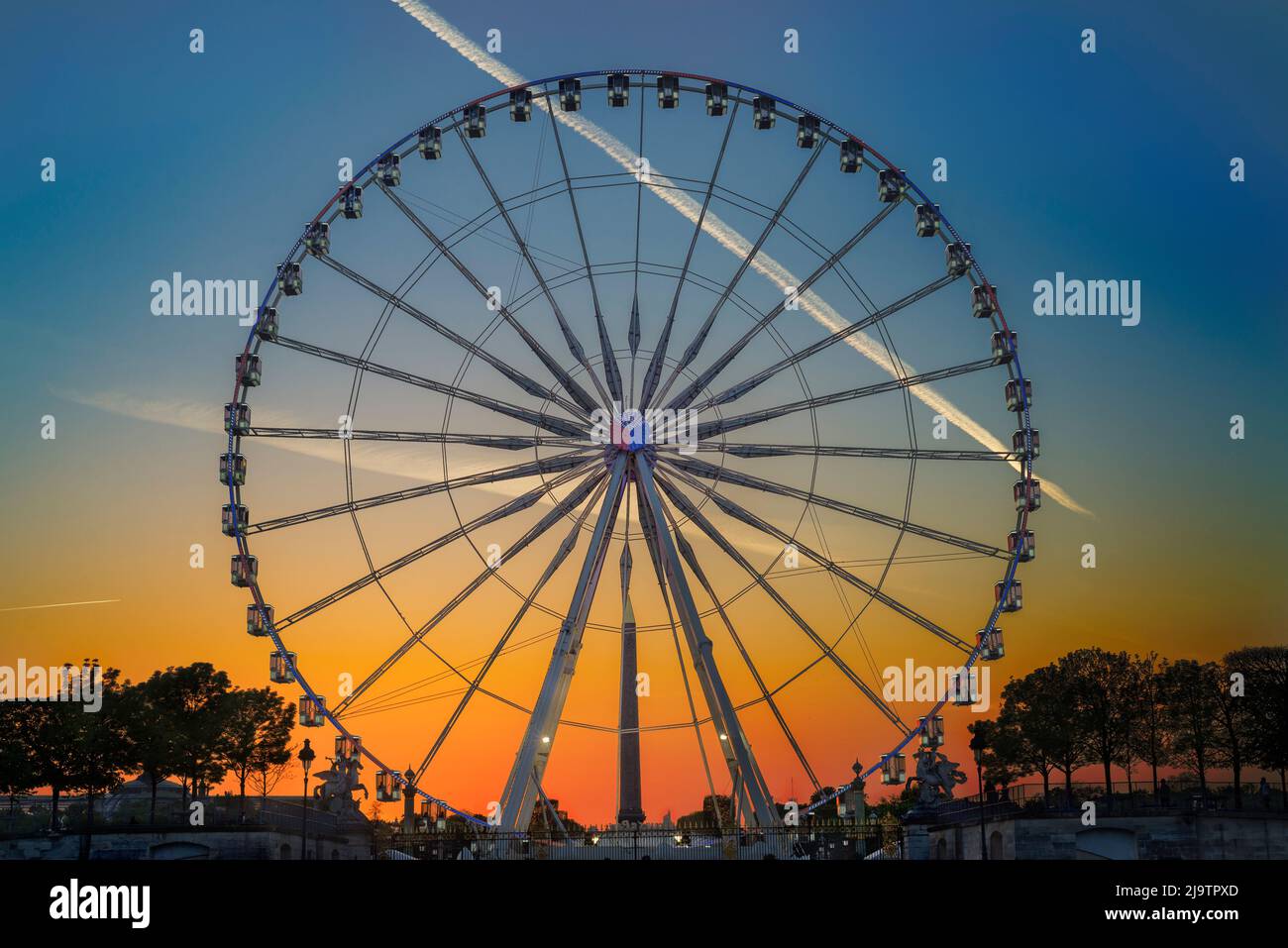 La Grande roue de Paris sur la place de la Concorde mesure 200 mètres ...