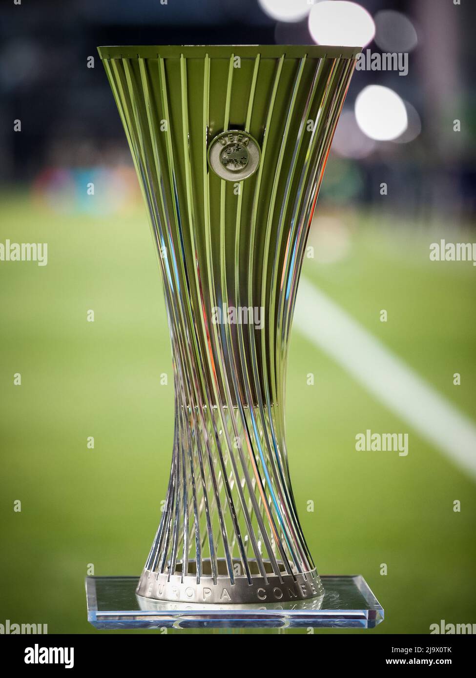Uefa europa conference league trophy Banque de photographies et d ...