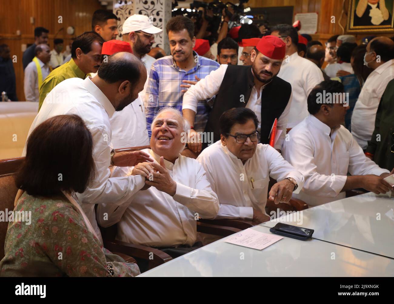 LUCKNOW, INDE - MAI 25: L'ancien chef du Congrès Kapil Sibal dépose sa ...