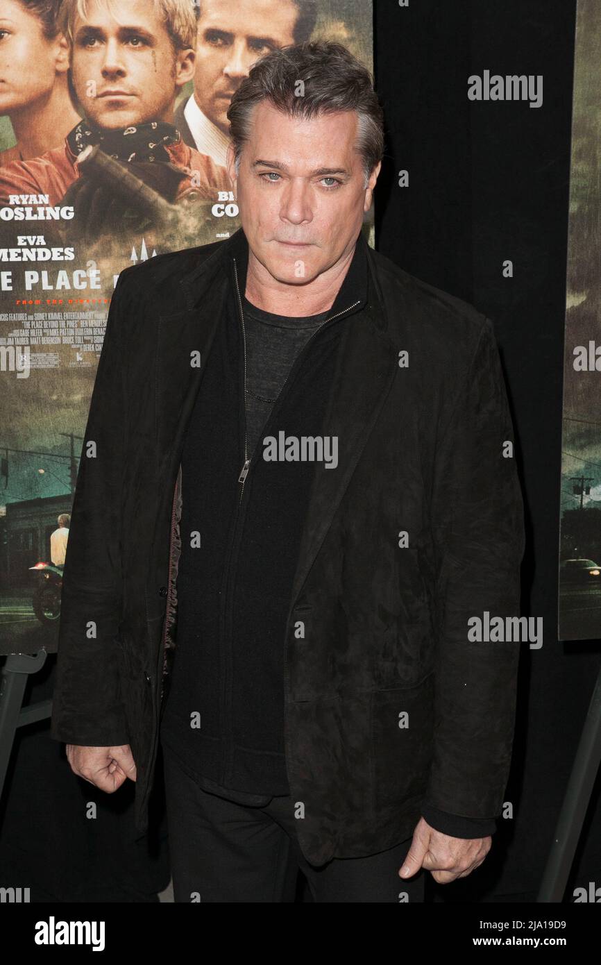 **PHOTO DE FICHIER** Ray Liotta est décédé. NEW YORK, NY - MARS 28: Ray ...