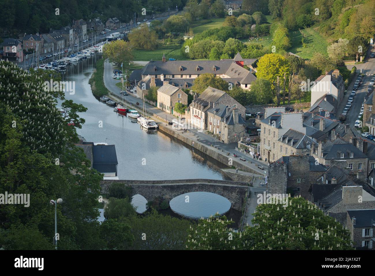 Dinan village Banque de photographies et d’images à haute résolution ...