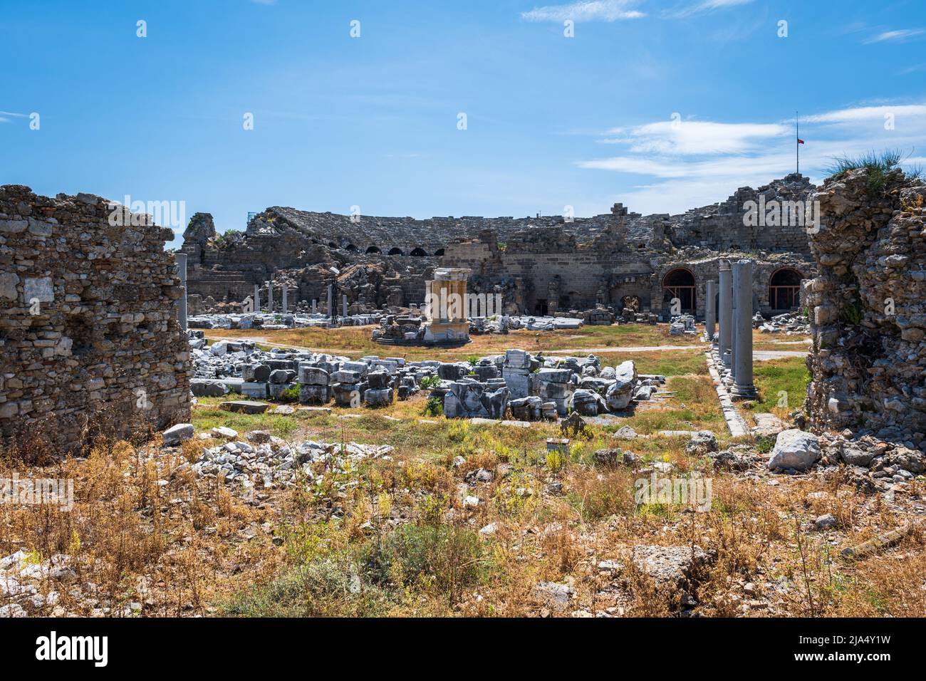 Site touristique de Side Ancient Ruins dans la station balnéaire ...