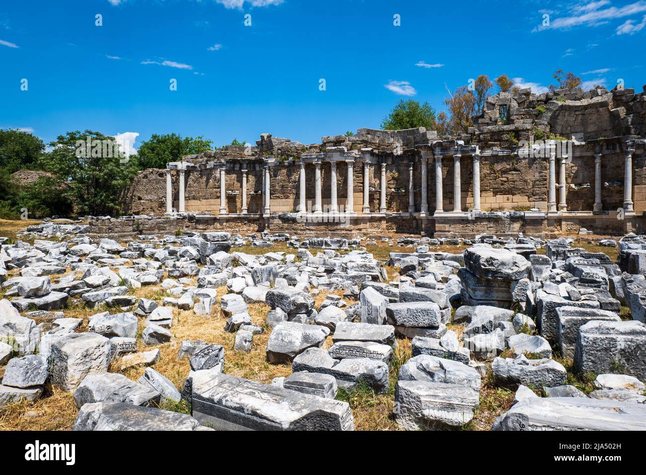 Site touristique de Side Ancient Ruins dans la station balnéaire ...