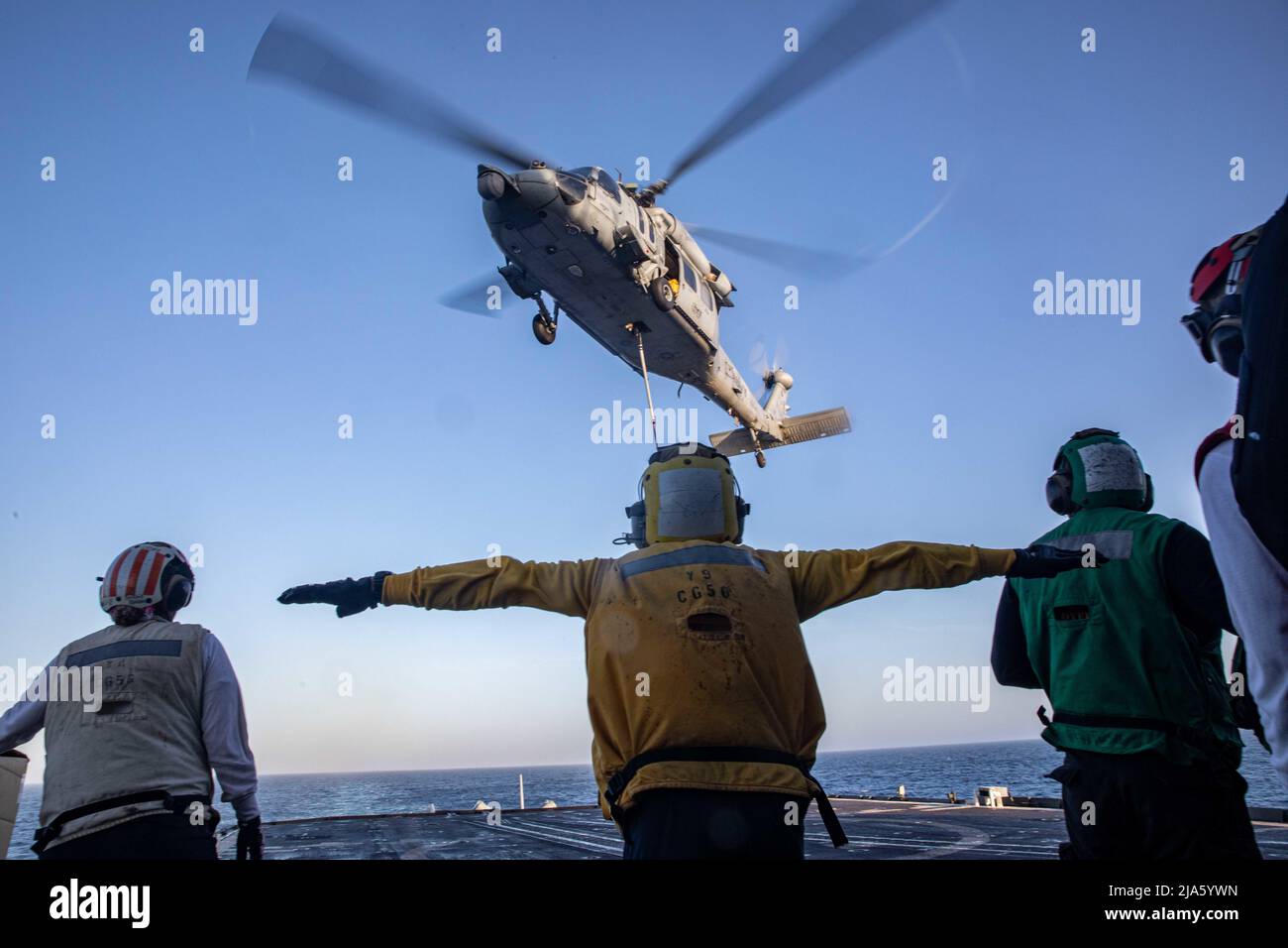 220521-N-AO868-1031 MER MÉDITERRANÉE (le 21 mai 2022) des marins ...
