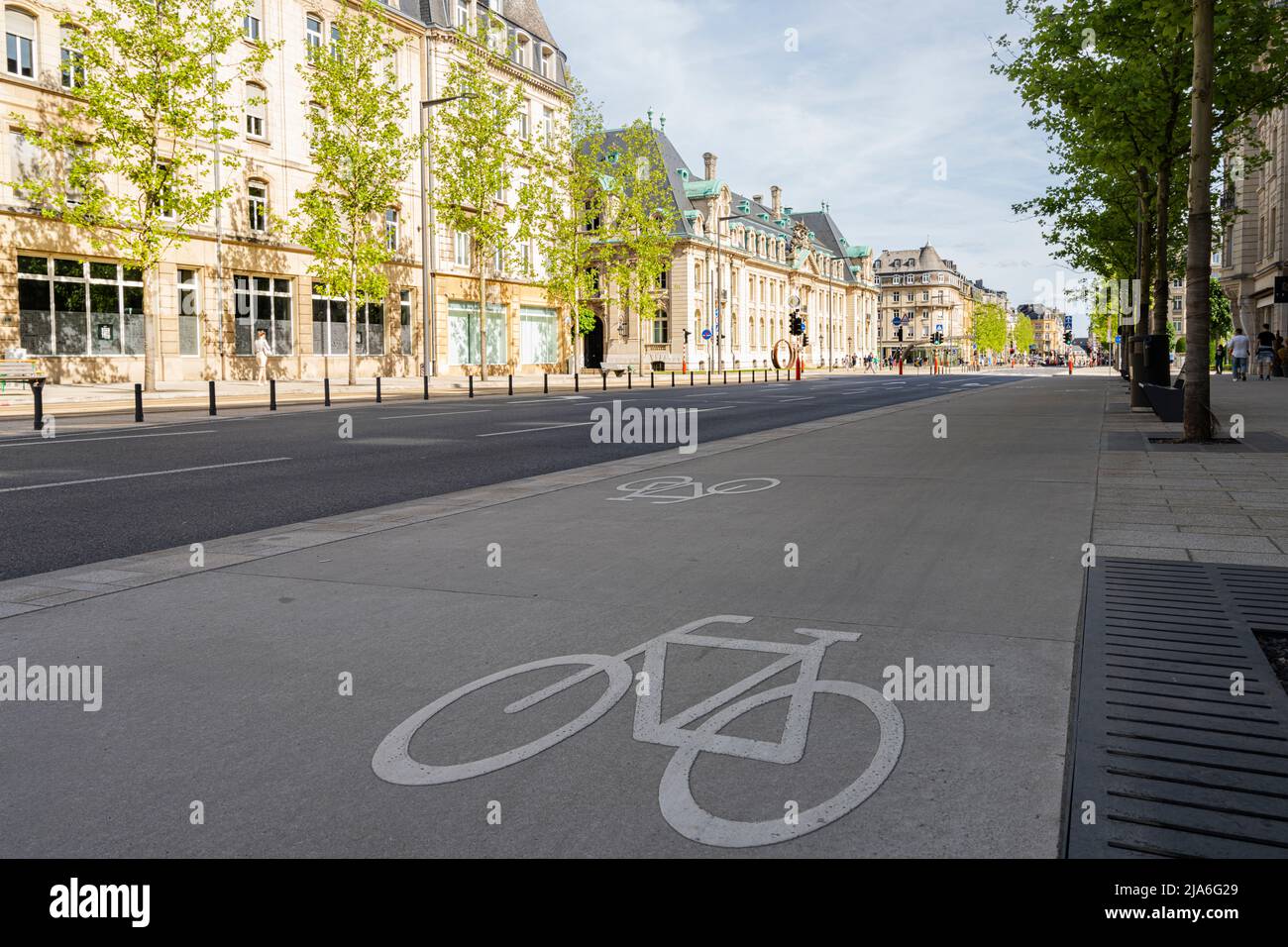Piste cyclable verte Banque de photographies et d’images à haute ...