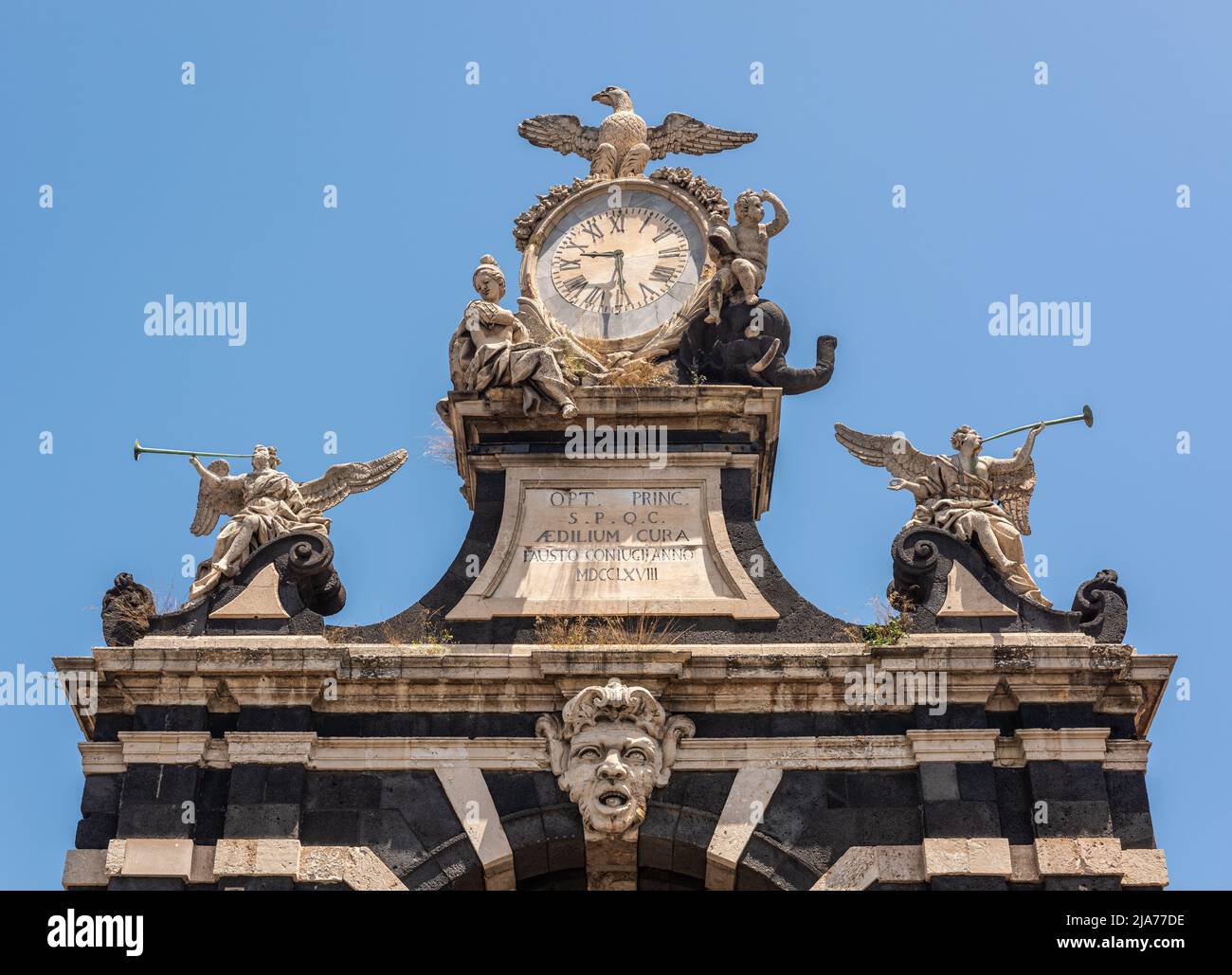 La Porta Garibaldi à Catane, en Sicile, en Italie, une grande arche ...