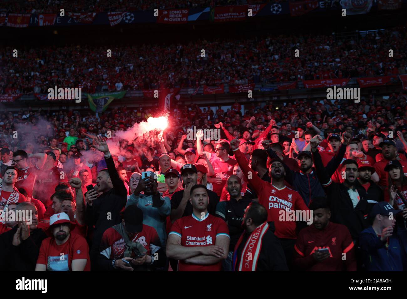 Madrid liverpool fans paris Banque de photographies et d’images à haute ...