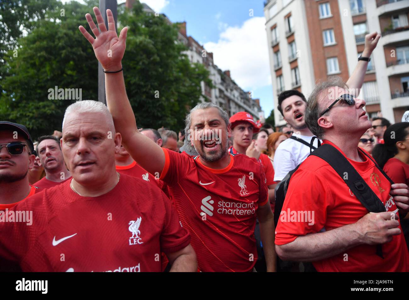 Les fans de Liverpool dans la fanzone de Paris, avant la finale de la ...