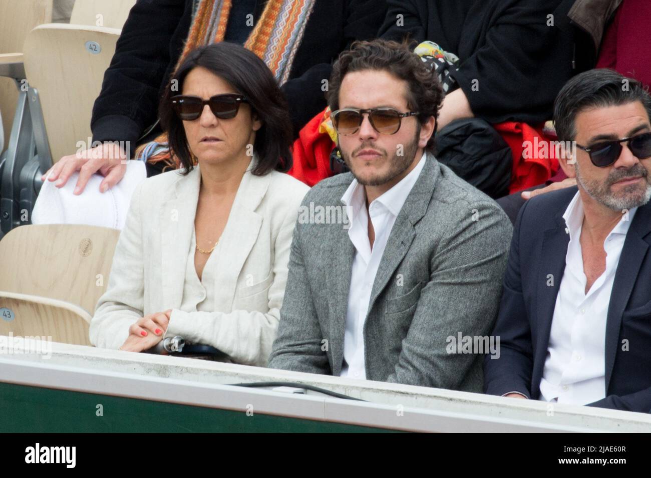 Florence Foresti, Alexandre Kominek dans les stands lors de l'Open de ...