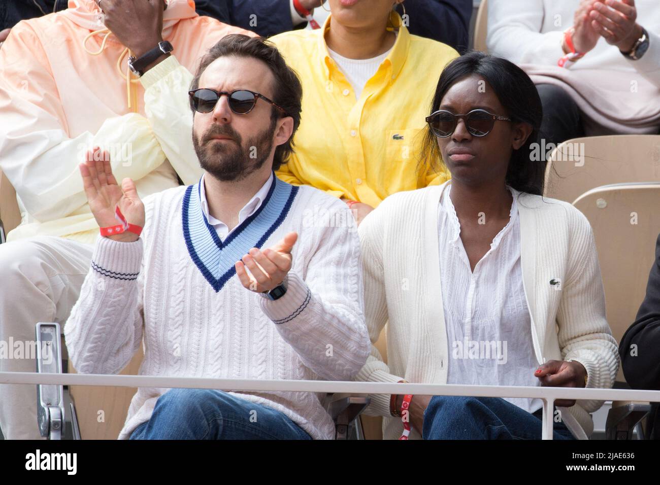 Antoine Gouy et sa petite amie Fanta Kaba dans les stands lors de l ...