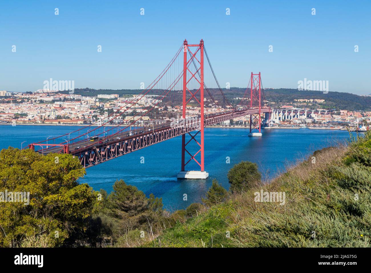 Le Pont 25 de Abril (Ponte 25 de Abril) est un pont suspendu sur le ...