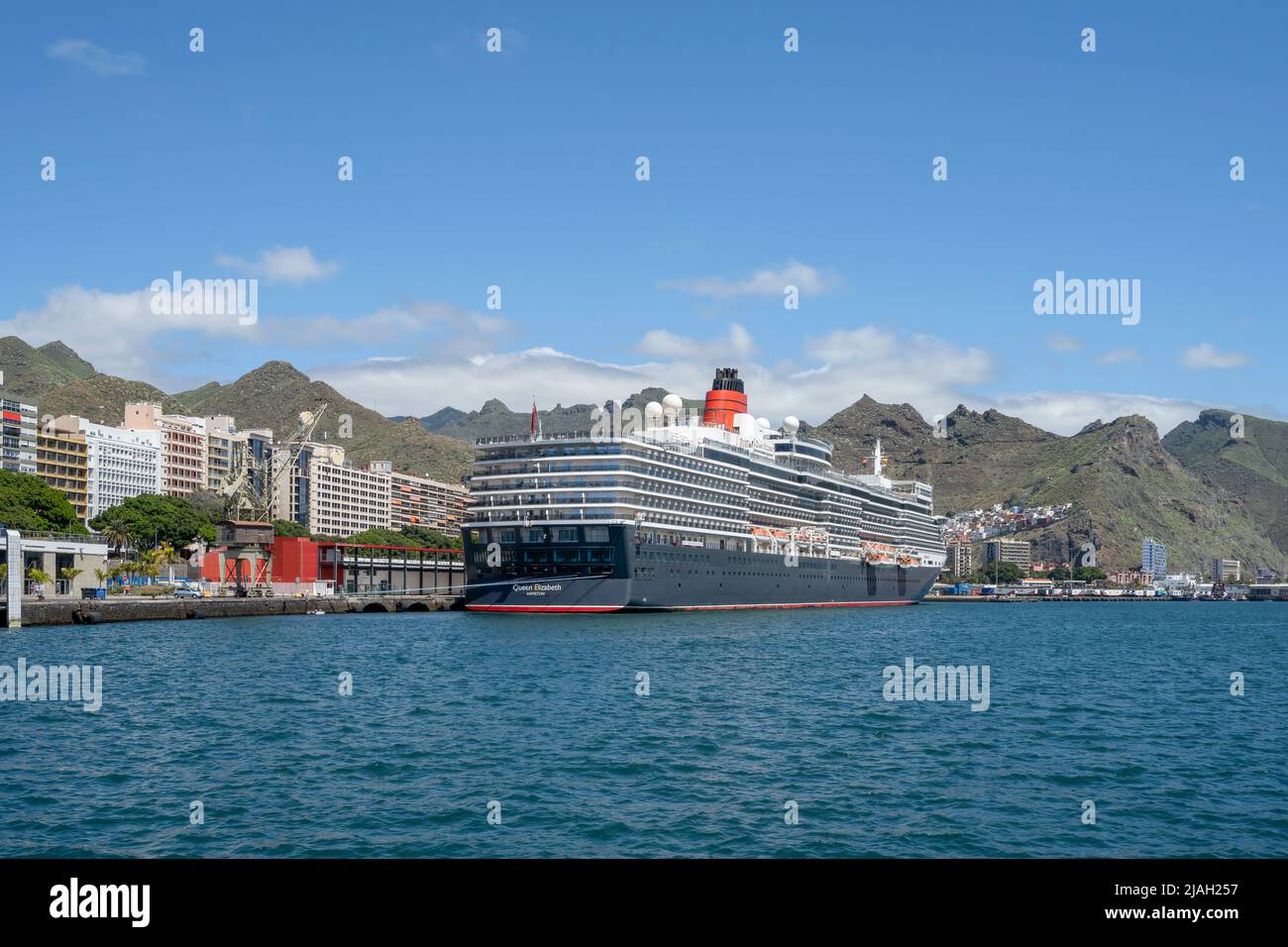 Le luxueux bateau de croisière, le RMS Queen Elizabeth de Cunard, a ...