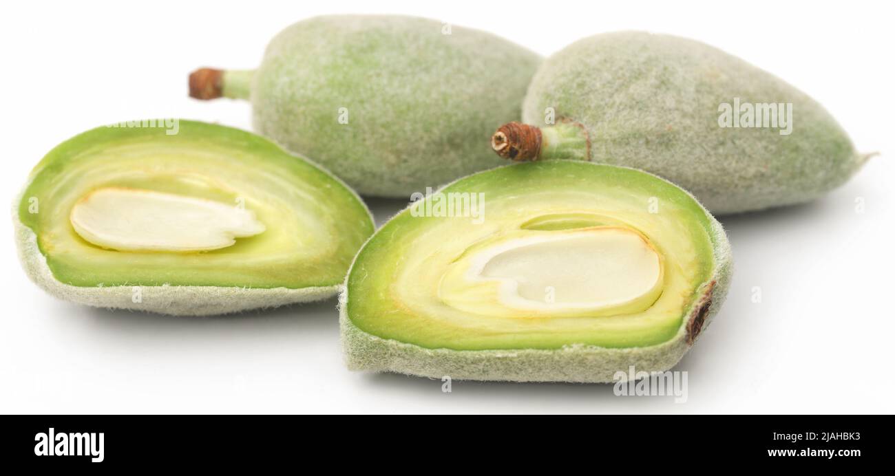 Amande verte Banque de photographies et d’images à haute résolution - Alamy