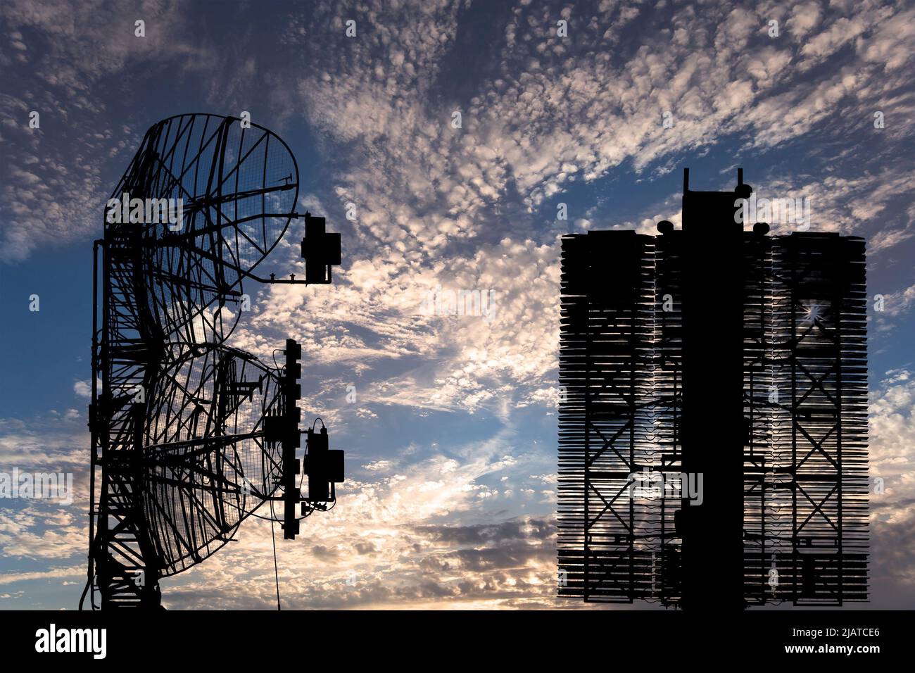 Radars de défense aérienne de systèmes antiaériens mobiles militaires ...