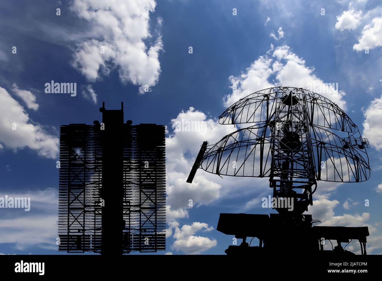 Radars de défense aérienne de systèmes antiaériens mobiles militaires ...