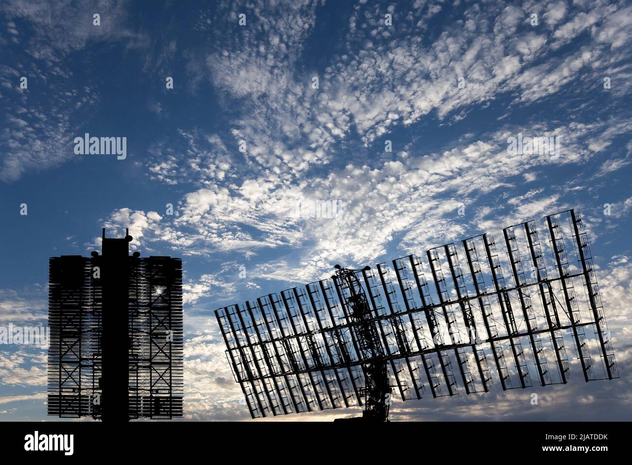 Radars de défense aérienne de systèmes antiaériens mobiles militaires ...