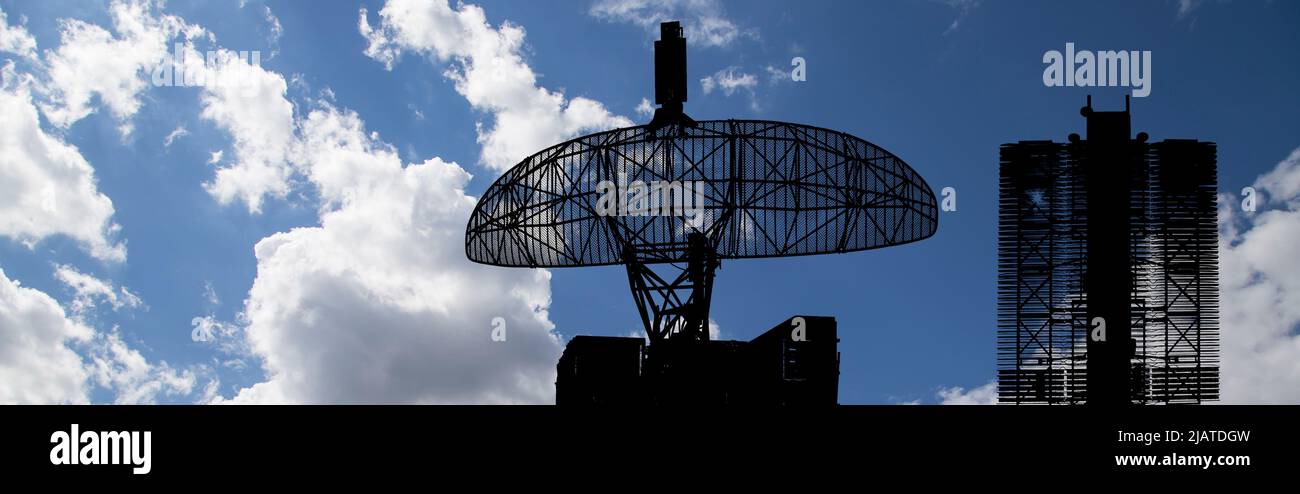 Radars de défense aérienne de systèmes antiaériens mobiles militaires ...