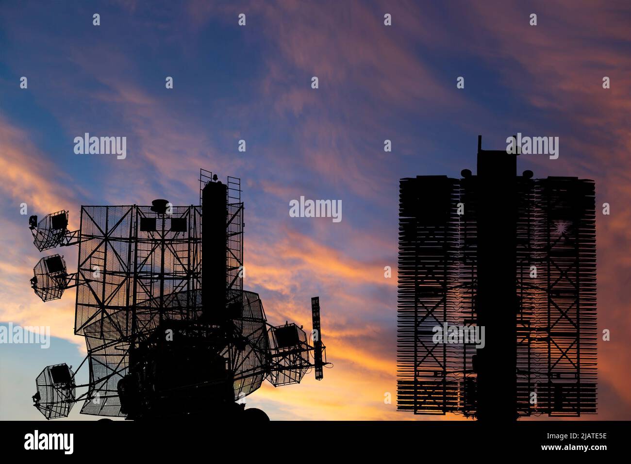Radars de défense aérienne de systèmes antiaériens mobiles militaires ...