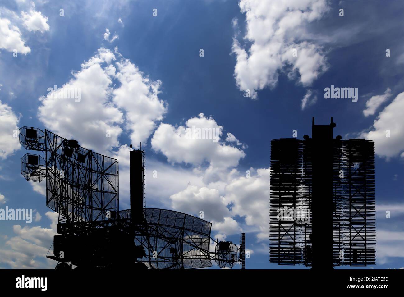 Radars de défense aérienne de systèmes antiaériens mobiles militaires ...