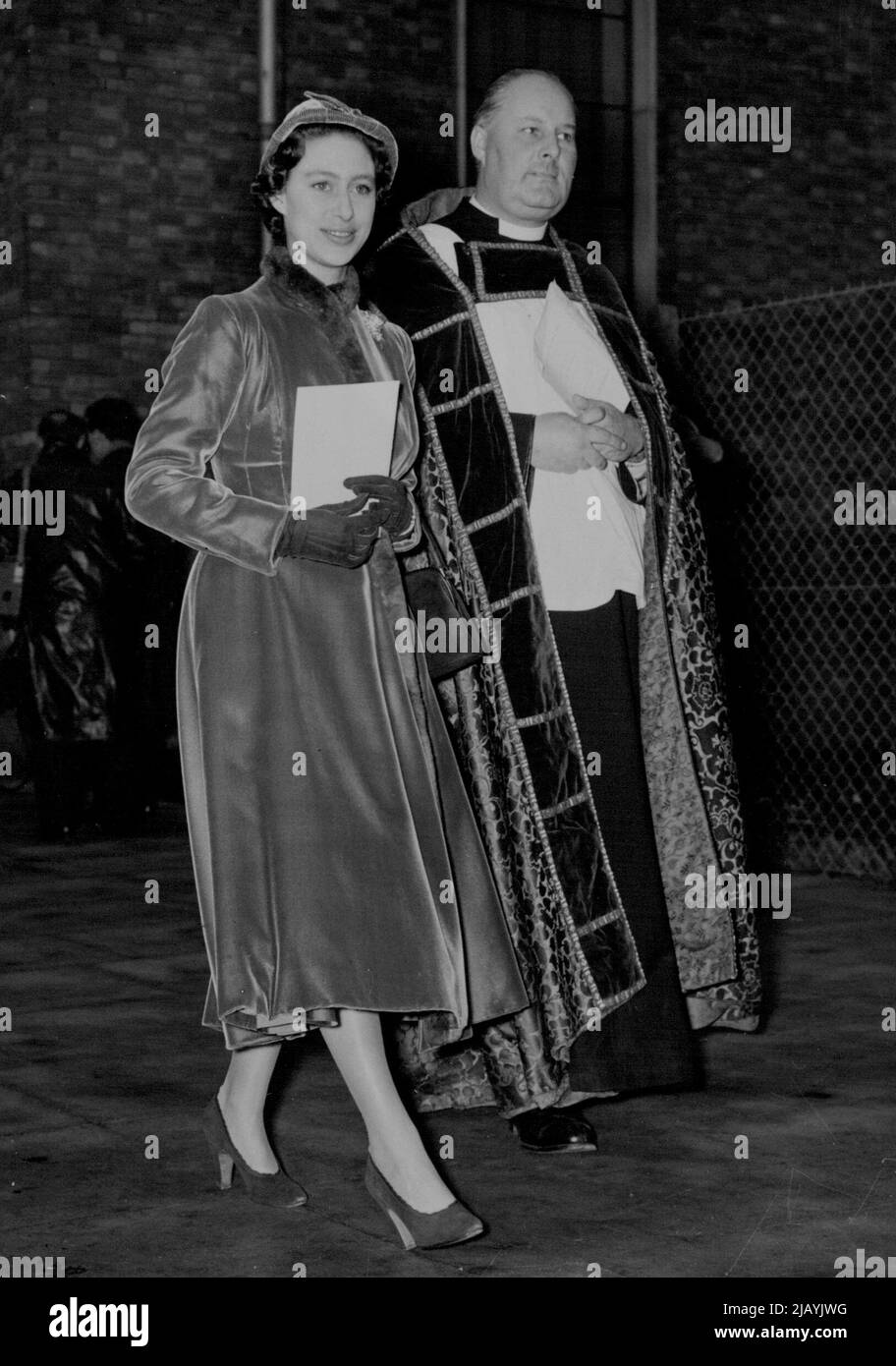 Peupliers Greets Princess Margaret -- la princesse Margaret accompagnée ...